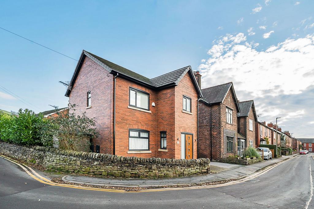 Barracks Lane, Macclesfield SK10 3 bed detached house - £425,000