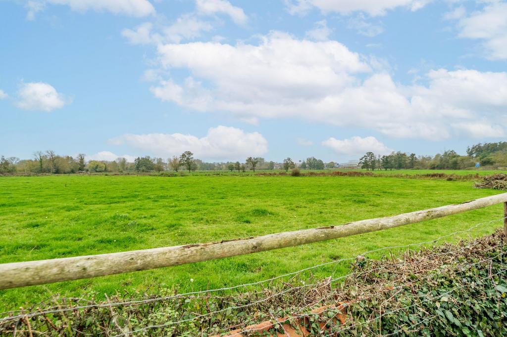 Ditchingham Dam, Ditchingham, NR35 3 bed semi-detached house for sale ...