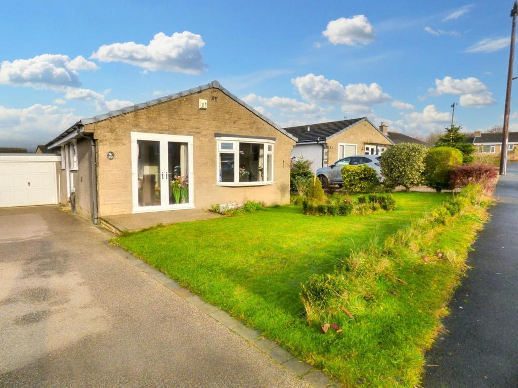 Moorview Way, Skipton 2 bed detached bungalow for sale - £285,000