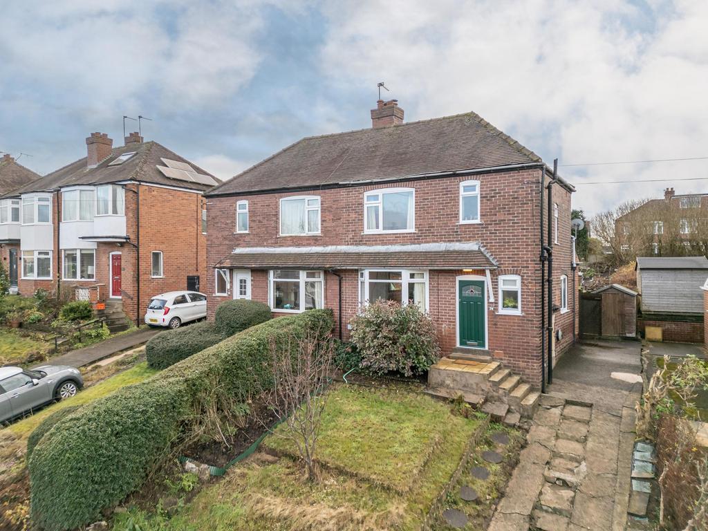 Gledhow Park Grove, Leeds LS7 2 bed terraced house - £1,100 pcm (£254 pw)