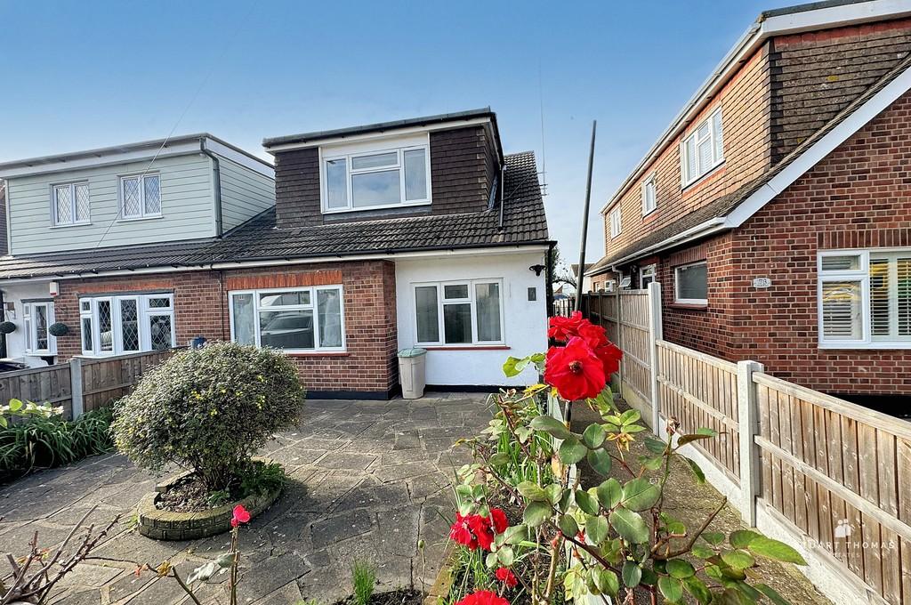 High Road, Benfleet 3 bed semi-detached house for sale - £400,000