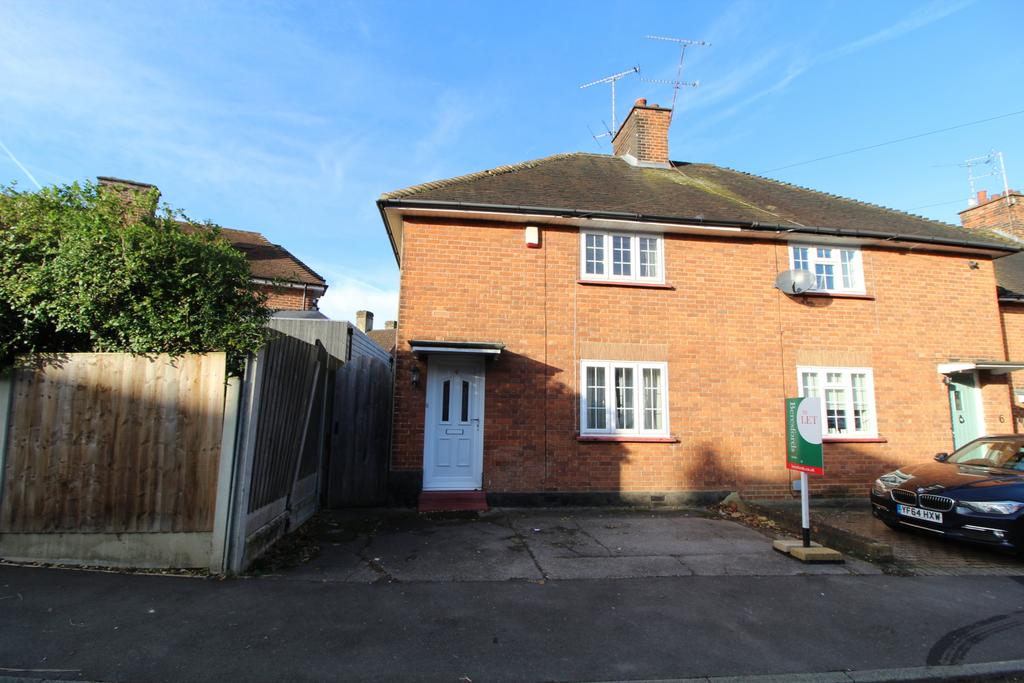 Gordon Road, Shenfield, CM15 2 bed semi-detached house - £1,600 pcm (£ ...