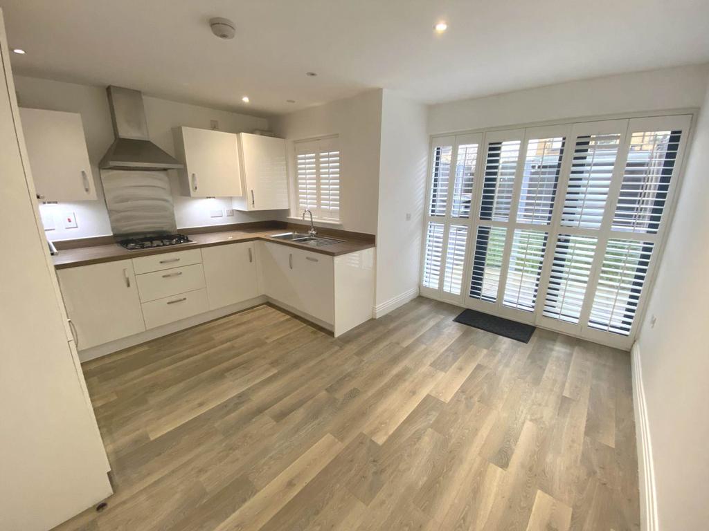 Horizon Place, Borehamwood 3 bed end of terrace house - £2,250 pcm (£ ...