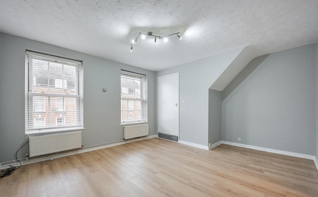 LANDULPH HOUSE, SE11 3 bed flat - £2,496 pcm (£576 pw)