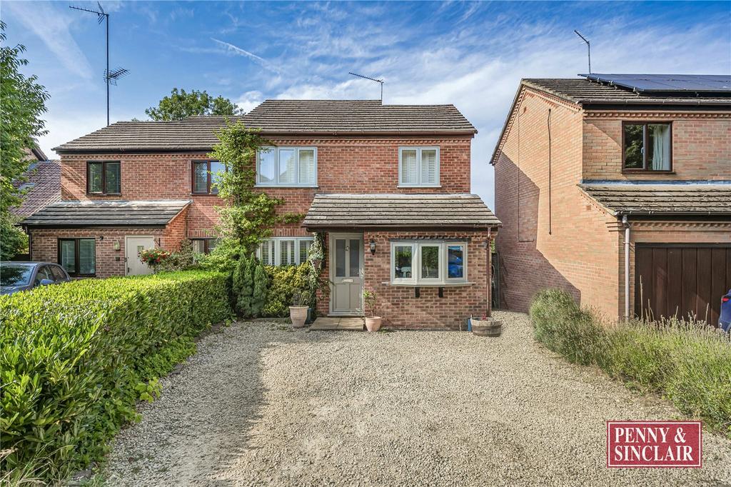 Gravett Close, RG9 1XW 3 bed semi-detached house - £665,000