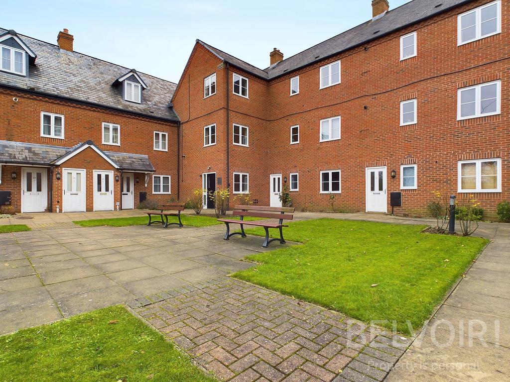 Simpson Square, St Michael`s Street... 1 bed flat - £750 pcm (£173 pw)