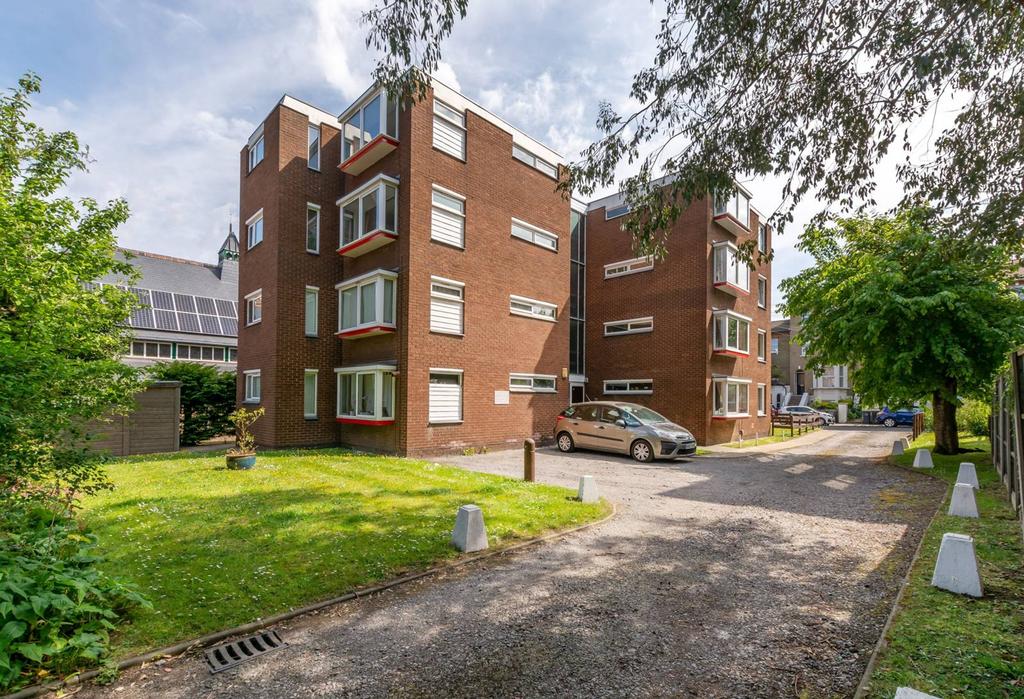 Clyde Road, East Croydon, Croydon, CR0 2 bed flat - £1,600 pcm (£369 pw)