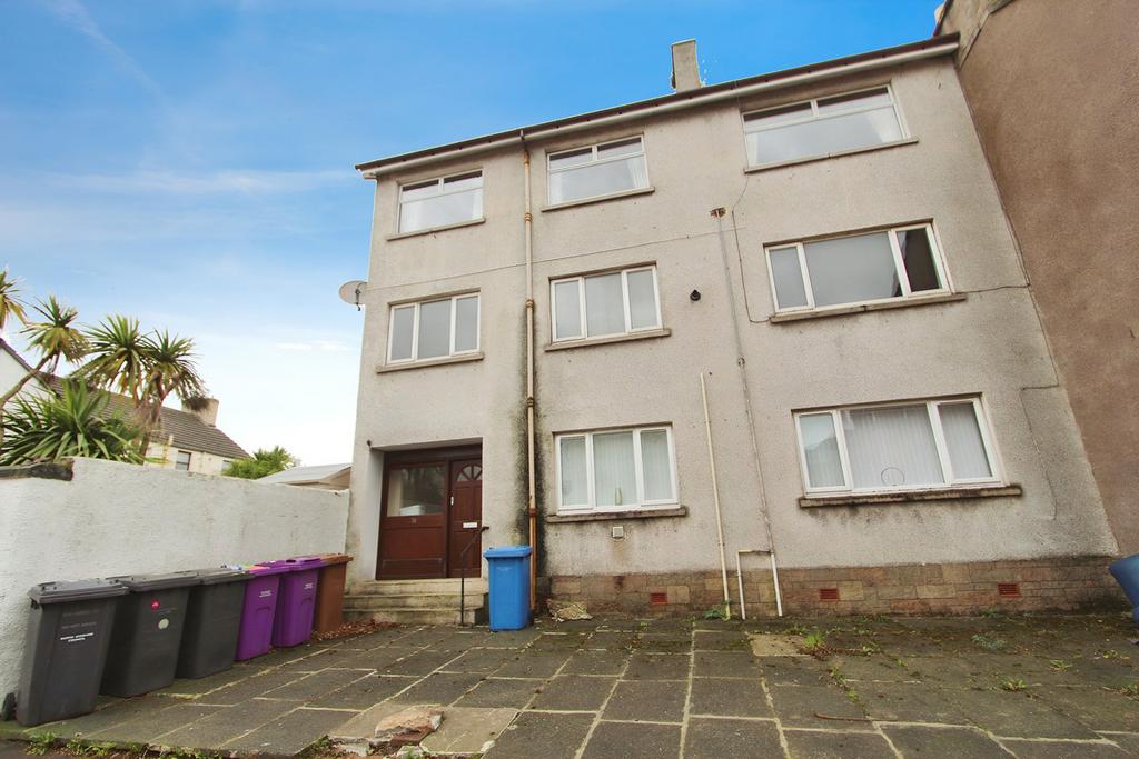 Largs KA30 3 bed flat - £65,000
