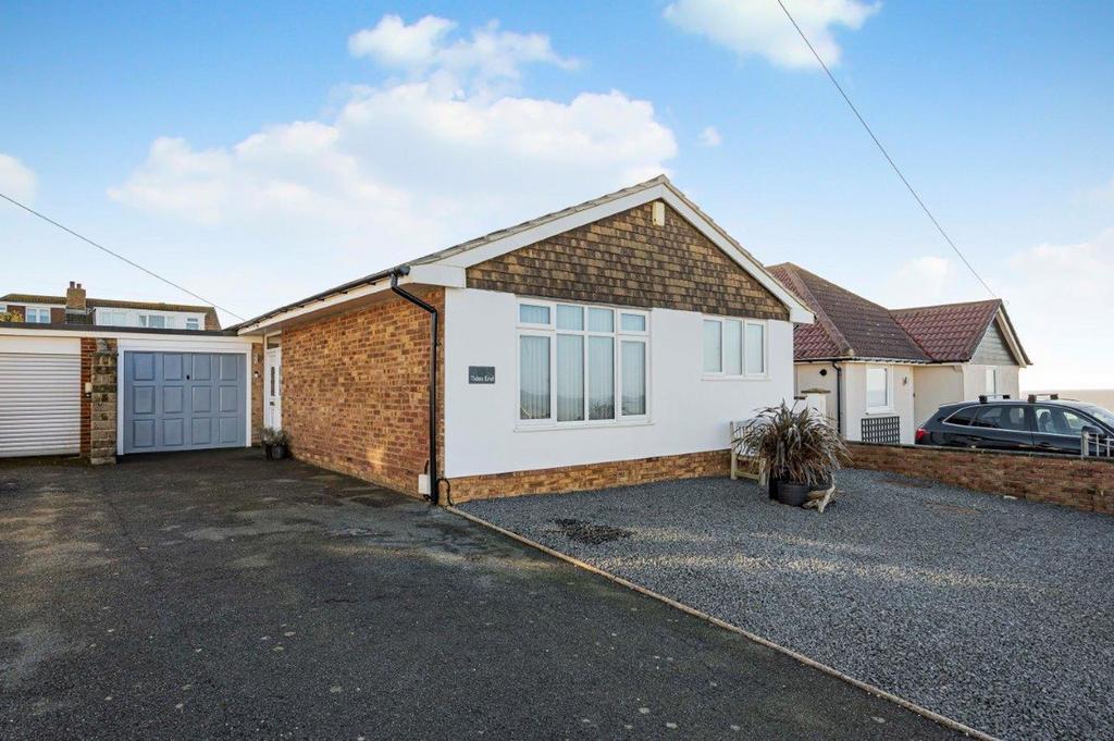 Southdown Avenue, Peacehaven, BN10 8PN 2 bed bungalow - £450,000