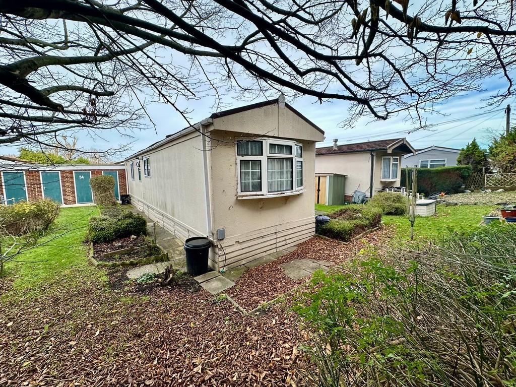 Longcroft Drive, Waltham Cross 1 bed park home - £68,000