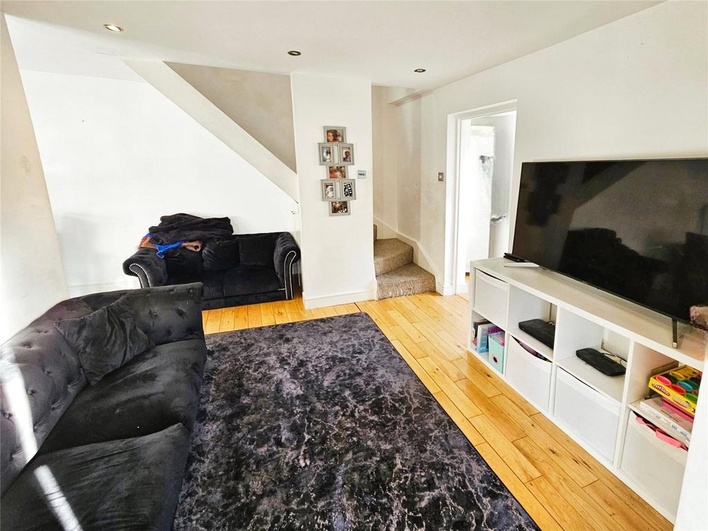 Georgia Road, New Malden KT3 2 bed end of terrace house - £400,000
