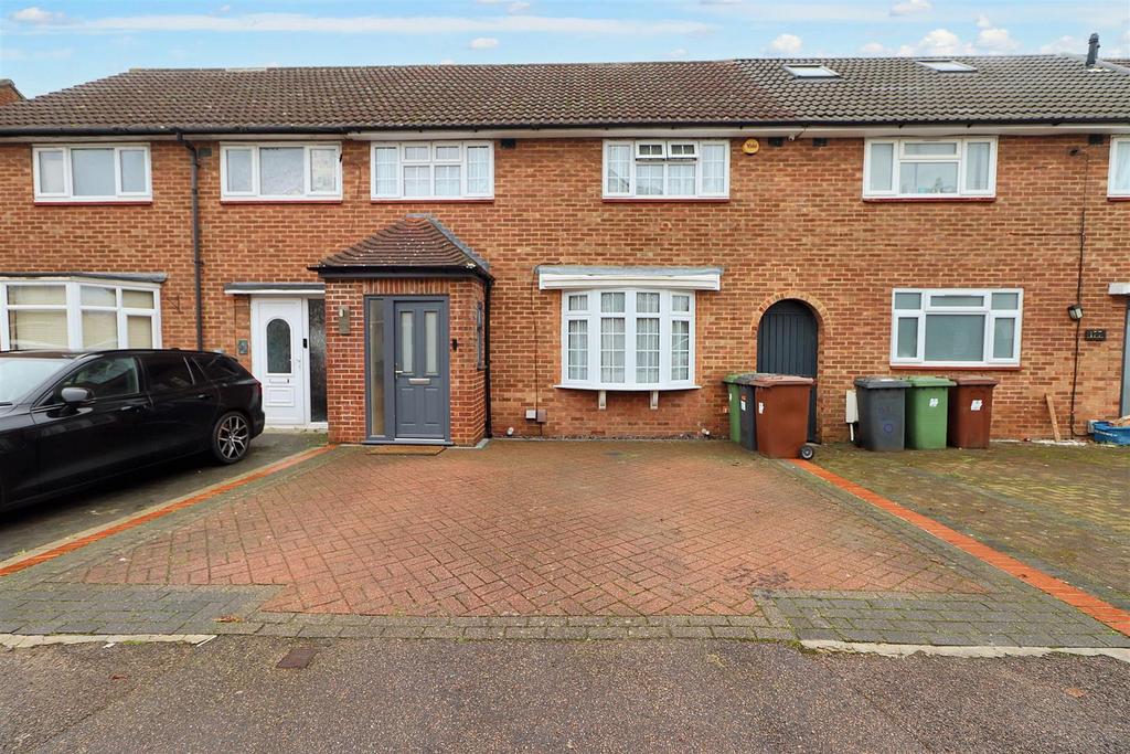 Balmoral Drive, Borehamwood 3 bed terraced house - £620,000