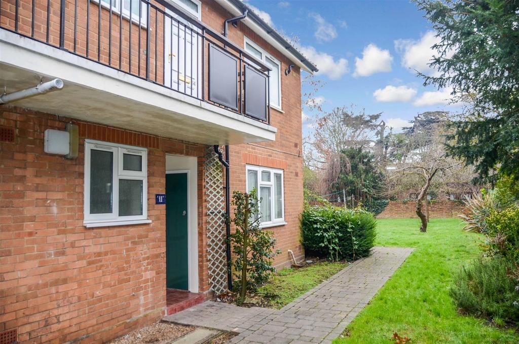 Boston Manor Road, Brentford 1 bed property - £1,600 pcm (£369 pw)