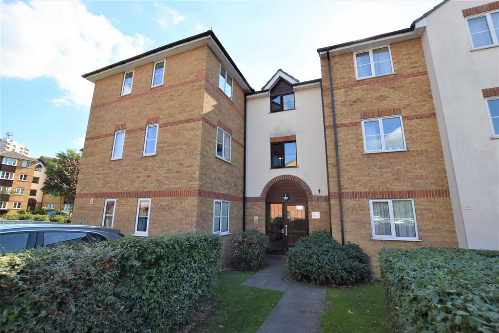 Higham Station Avenue, Chingford 2 bed flat - £1,475 pcm (£340 pw)