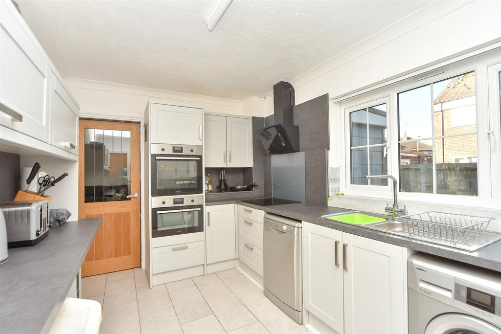 Millcroft Road, Cliffe, Rochester, Kent 4 bed detached house for sale ...