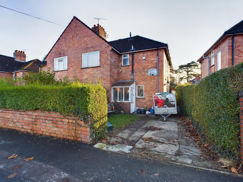 Park Avenue, Abergavenny, NP7 3 bed semi-detached house - £289,950