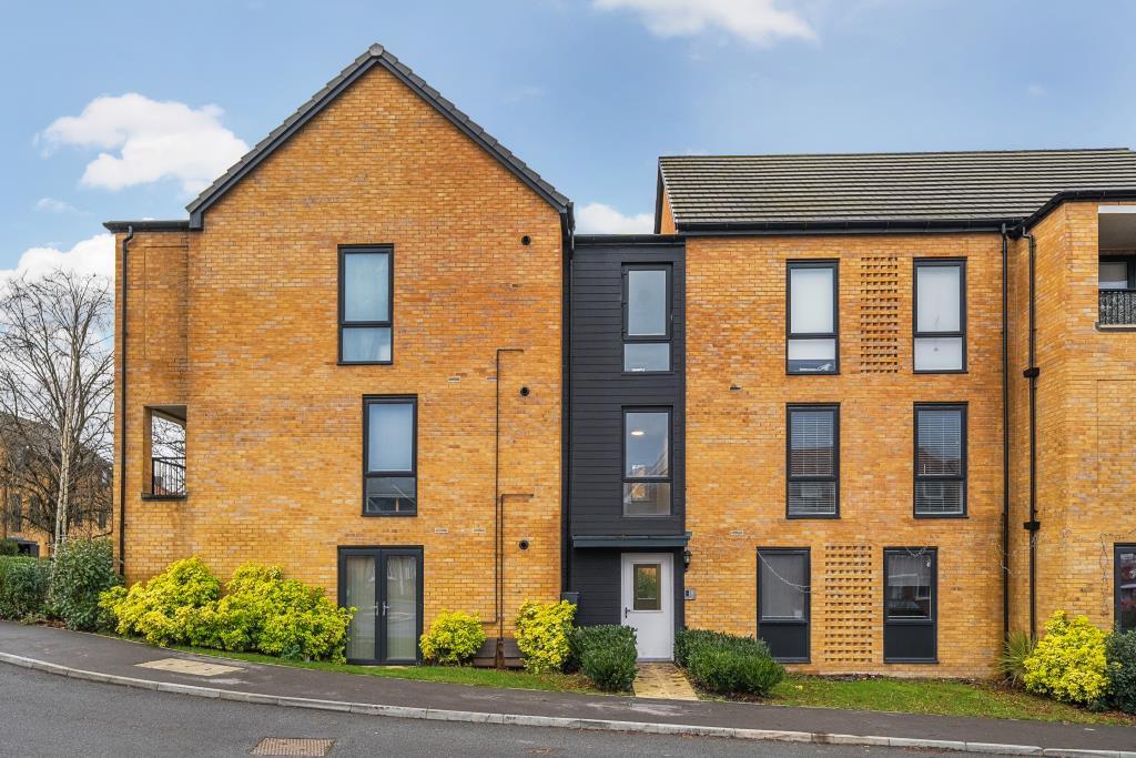 Rooksdown, Basingstoke, RG24 2 bed flat - £260,000