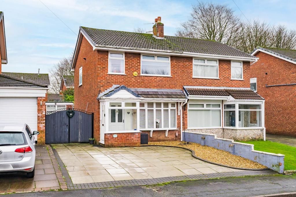 Balliol Way, Ashton-In-Makerfield, WN4 3 bed semi-detached house for sale - £230,000