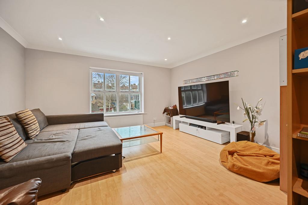 Milligan Street, London E14 3 bed townhouse - £3,200 pcm (£738 pw)