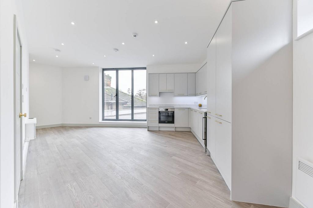 Norbury Crescent, Norbury, London, SW16 2 bed flat for sale - £400,000