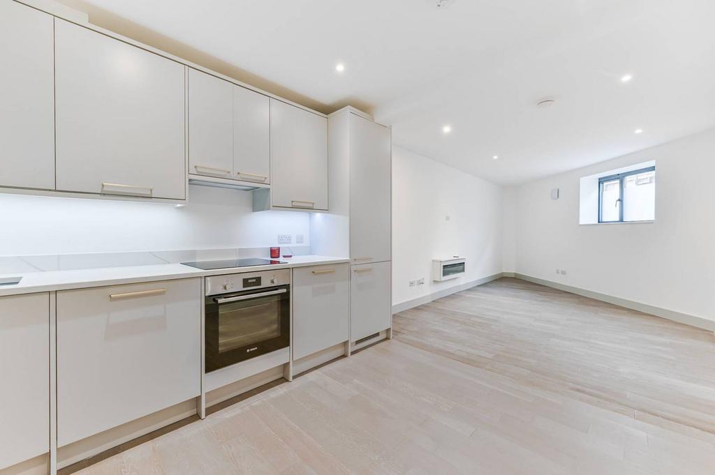 Norbury Crescent, Norbury, London, SW16 1 bed flat - £225,000