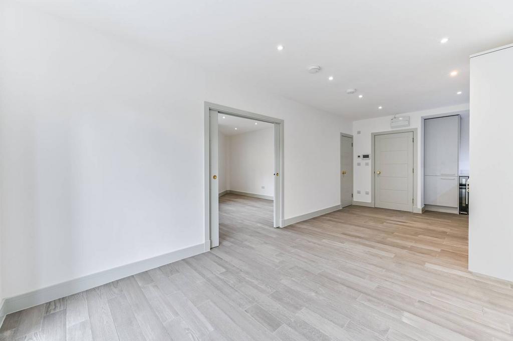 Norbury Crescent, Norbury, London, SW16 1 bed flat for sale - £325,000