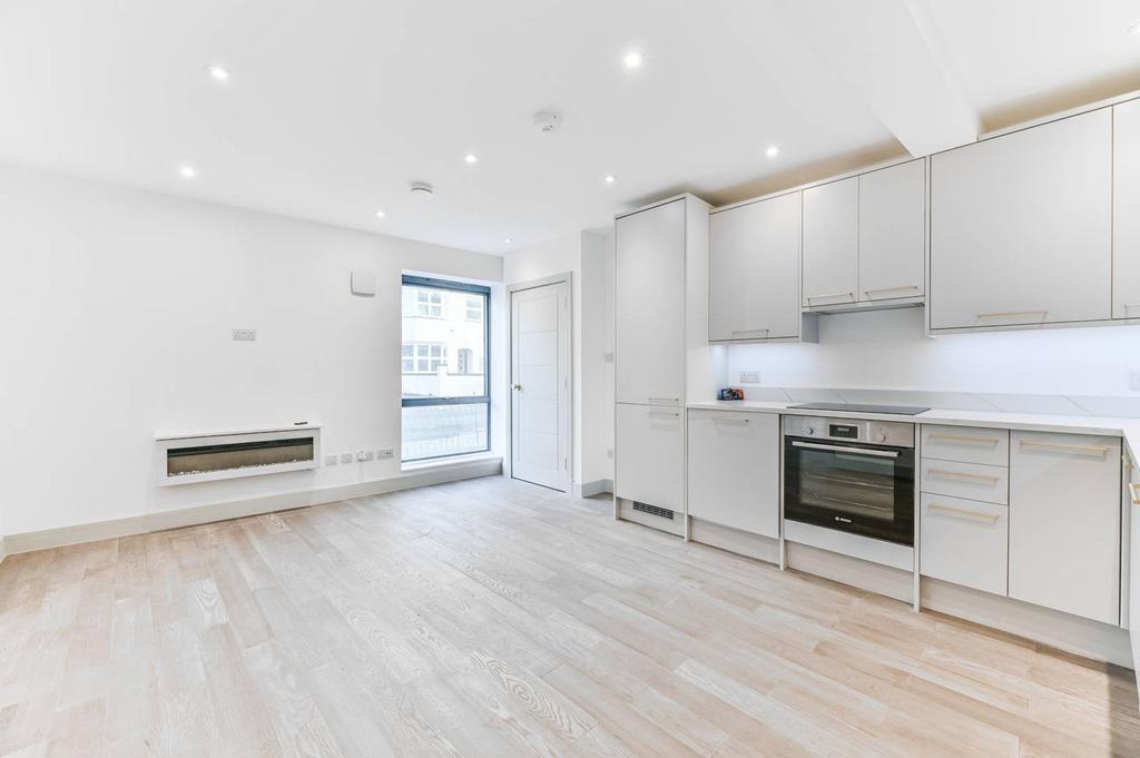 .Norbury Crescent, Norbury, London, SW16 1 bed flat for sale - £275,000
