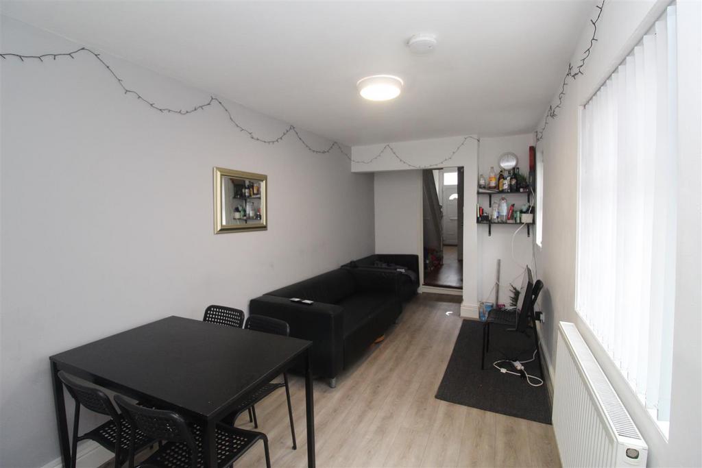 Miskin Street, Cardiff CF24 5 bed house - £2,750 pcm (£635 pw)