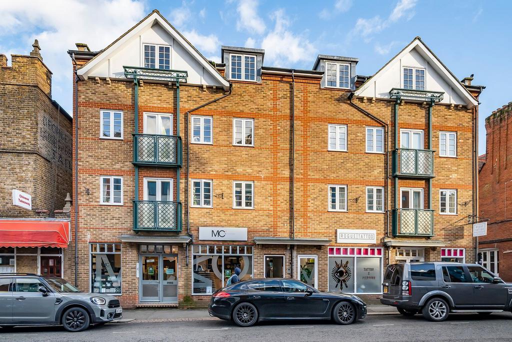 Temple Road, Windsor, SL4 2 bed apartment - £1,650 pcm (£381 pw)