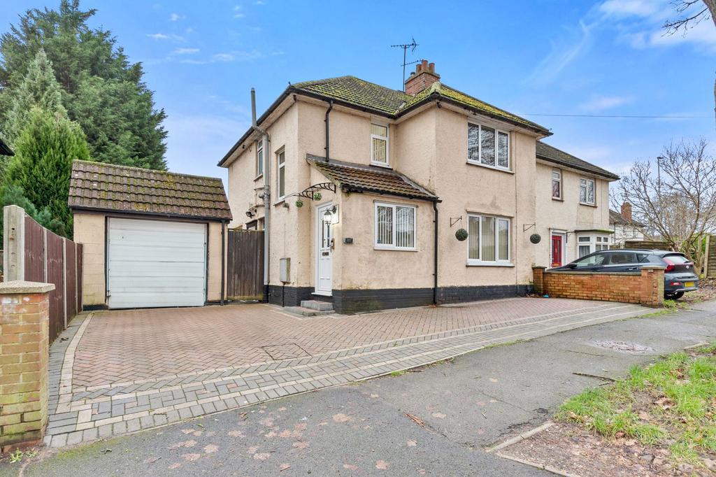 Naseby Road, Kettering NN16 3 bed semi-detached house - £265,000