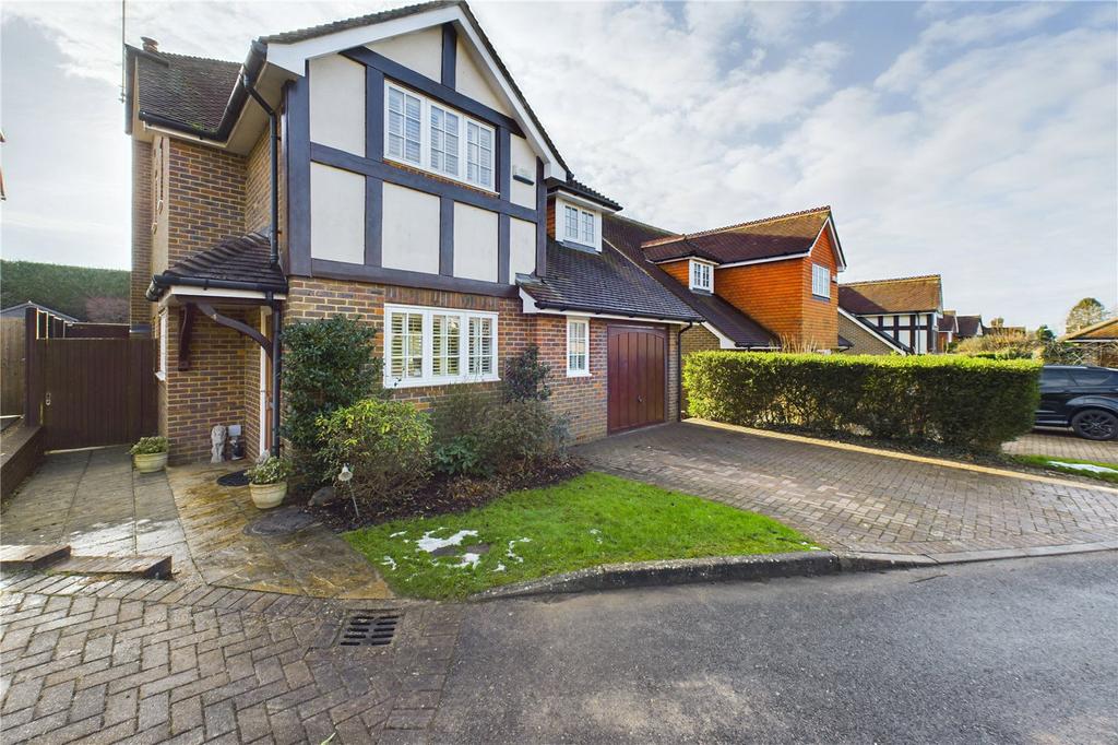 Great Field Place, West Sussex RH19 4 bed detached house - £850,000