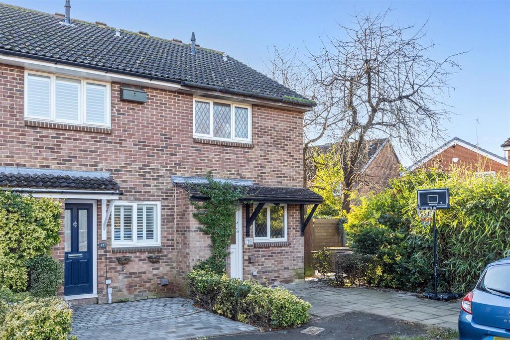 Singleton Road, Horsham RH12 2 bed end of terrace house - £370,000