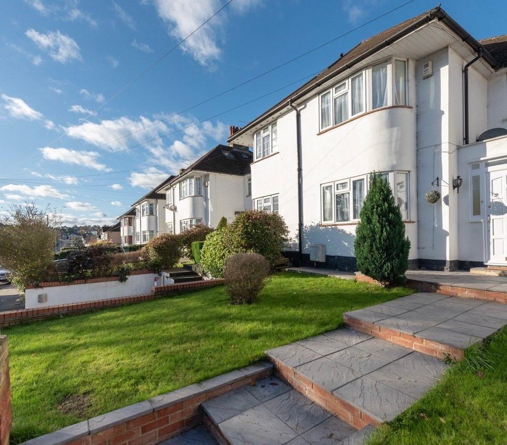 Osidge Lane, Southgate 3 bed semi-detached house - £2,699 pcm (£623 pw)