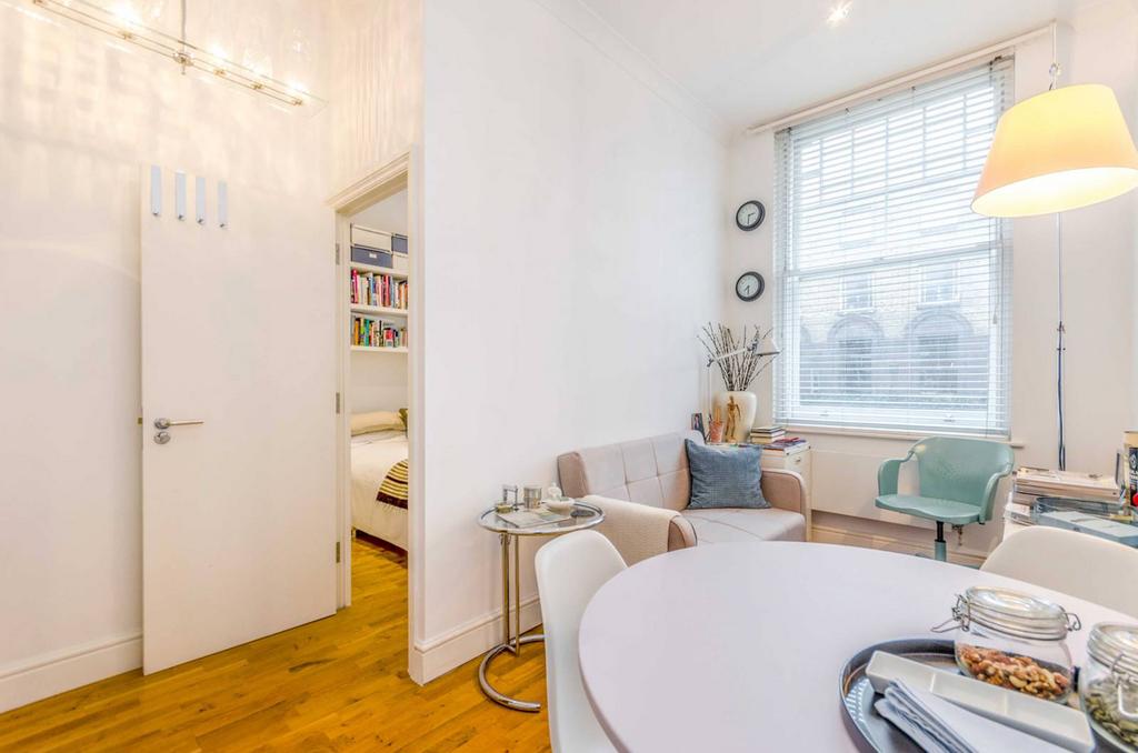 Upper Street, Angel, London, N1 1 bed flat - £2,500 pcm (£577 pw)