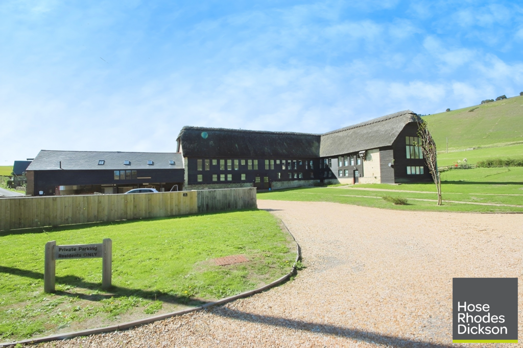 Chillerton Farm Barns, Newport 3 bed maisonette - £1,200 pcm (£277 pw)