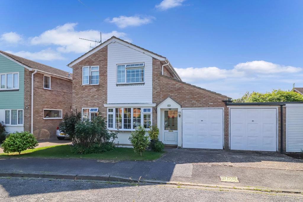 Royle Close, Chalfont St Peter SL9 3 bed detached house - £700,000