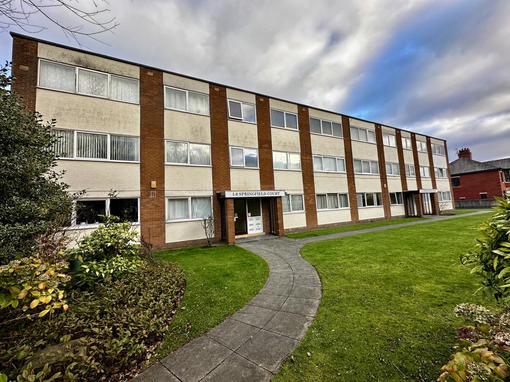 Springfield Court, Blackpool FY3 2 bed apartment - £90,000