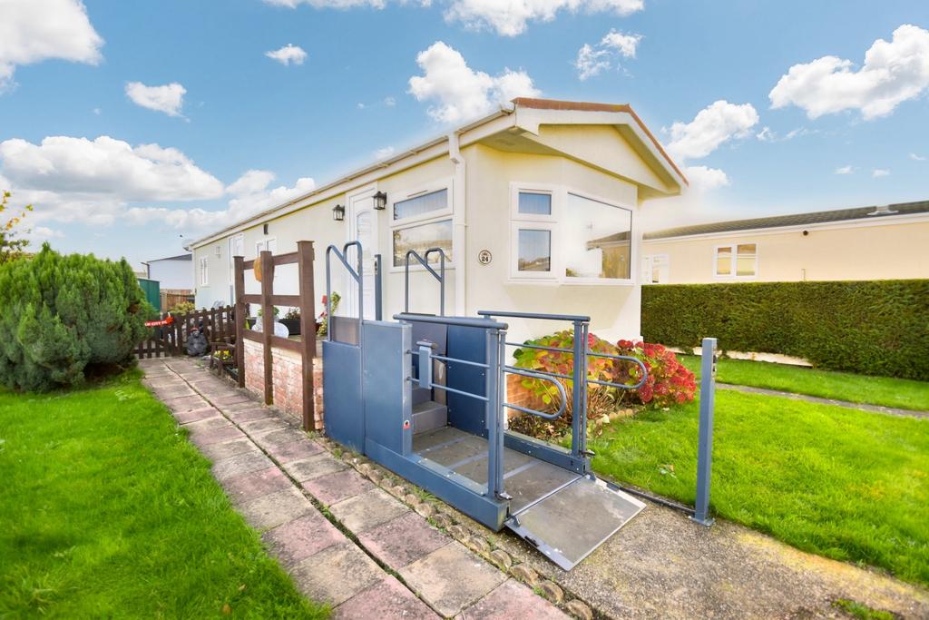 Sea Lane, Ingoldmells, PE25 2 bed park home for sale - £68,000