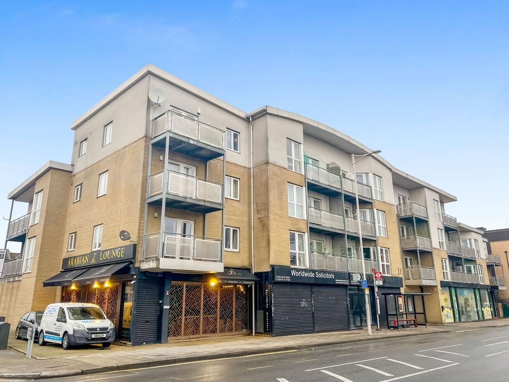 High Road, Ilford IG1 1 bed apartment - £200,000
