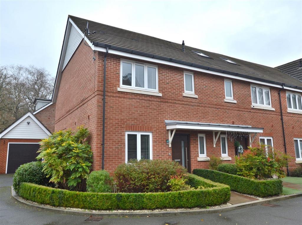 Teaseltun, Fleet GU51 3 bed end of terrace house - £500,000