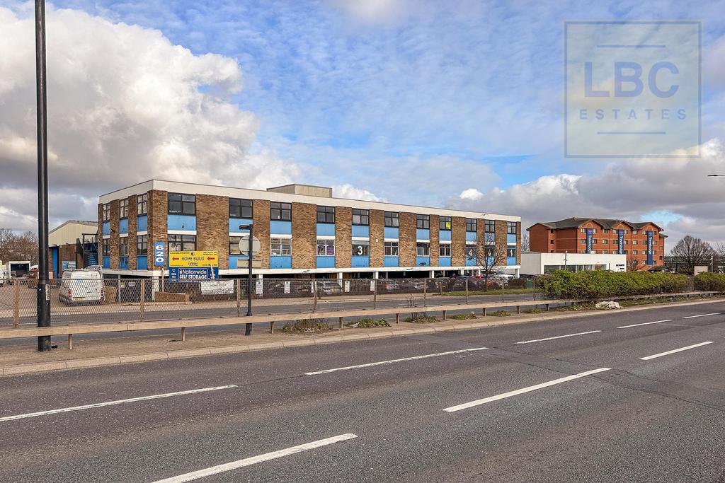 Western Avenue, London W3 Office to rent - £2,250 pcm (£519 pw)