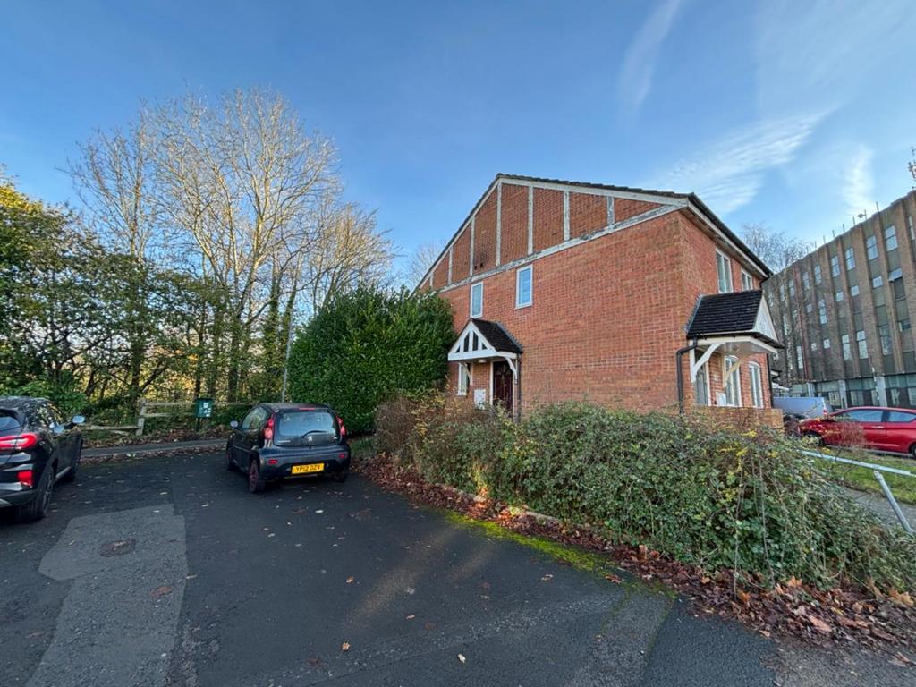 Rectory Road, Redditch 2 bed maisonette for sale - £135,000