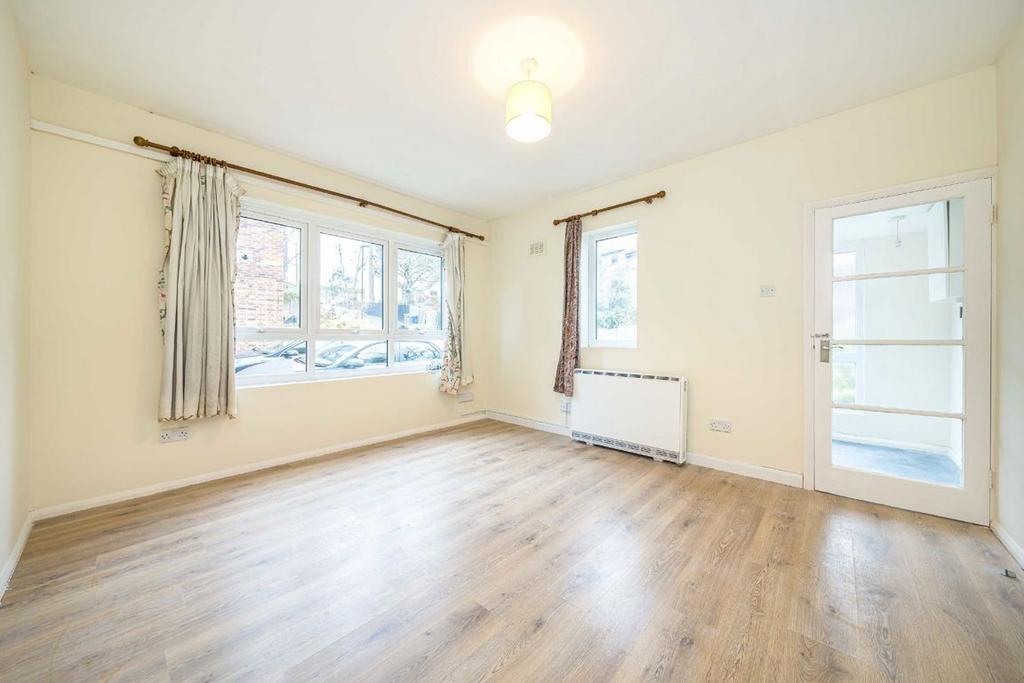 Cleeve Hill, London SE23 1 bed flat - £1,399 pcm (£323 pw)