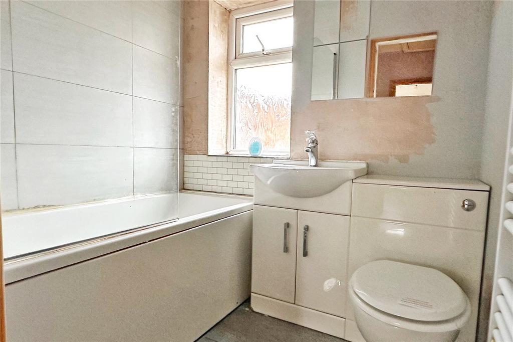 Moston Lane, Moston, Manchester... 3 bed semi-detached house - £180,000