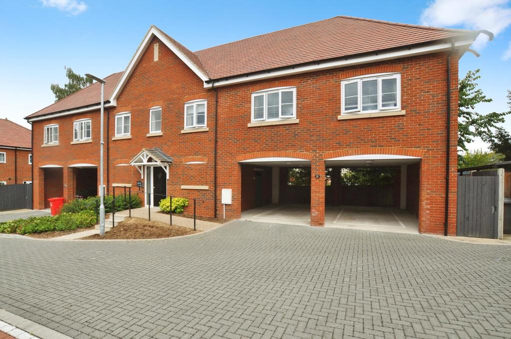 Parachute Grove, Henlow 2 bed coach house - £165,000