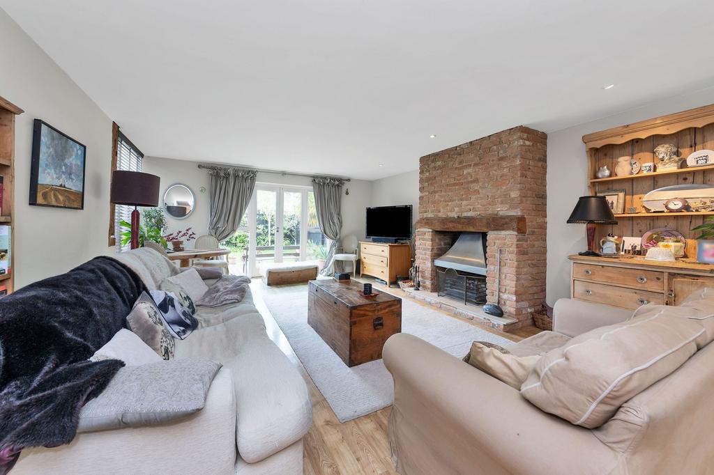 Old North Road, Royston SG8 4 bed barn conversion for sale - £625,000