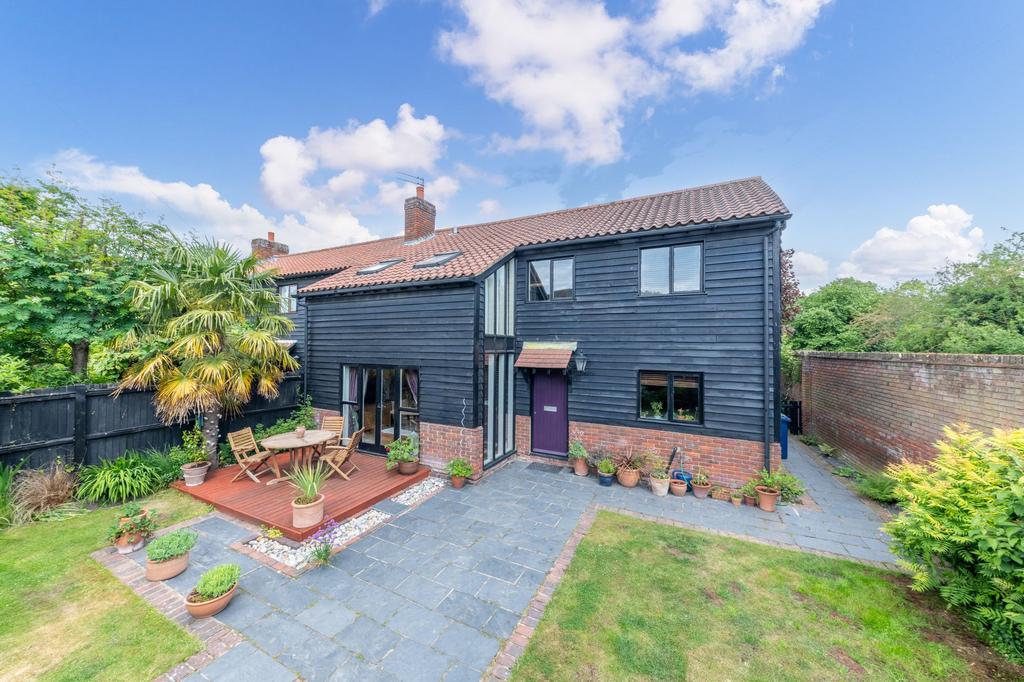 Old North Road, Royston SG8 4 bed barn conversion for sale - £600,000