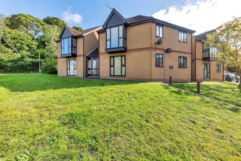 Grange Bottom, Royston SG8 1 bed apartment - £215,000