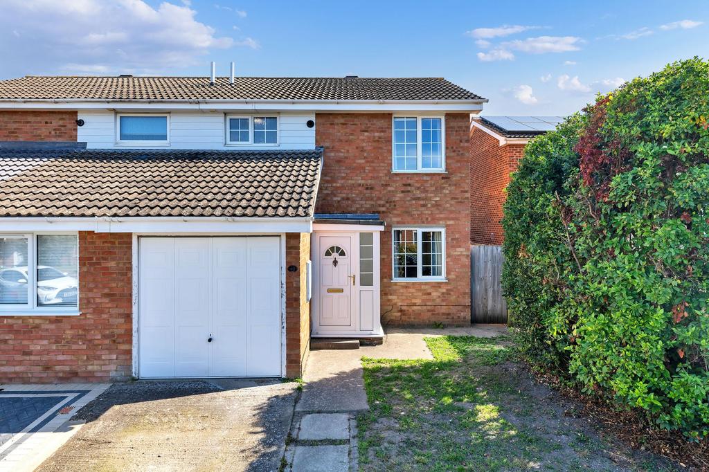 Gage Close, Royston SG8 3 bed semi-detached house for sale - £390,000