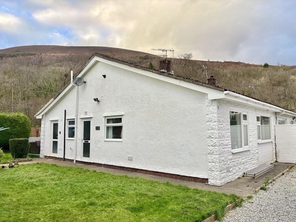 Graig Newydd, Godrergraig, Swansea. 3 bed semi-detached bungalow - £225,000